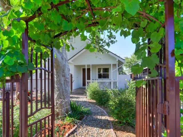 3517 19th Ave, Sacramento, CA 95820