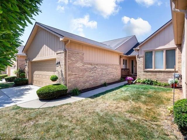 35181 White Pine Trl, Farmington Hills, MI 48335
