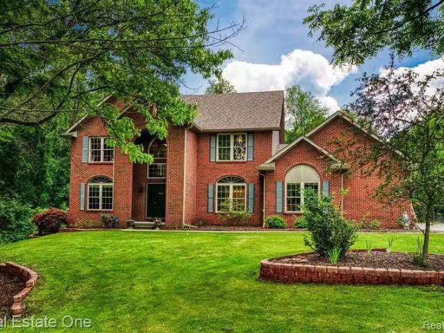 3518 Crystal Valley Dr, Howell, MI 48843 MLS# 20240043273
