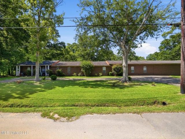 3518 Hemlock Ave, Moss Point, MS 39563