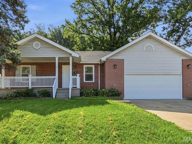 3518 San Jose Ln, Saint Ann, MO 63074