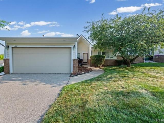 35190 Hillside Dr, Farmington Hills, MI 48335