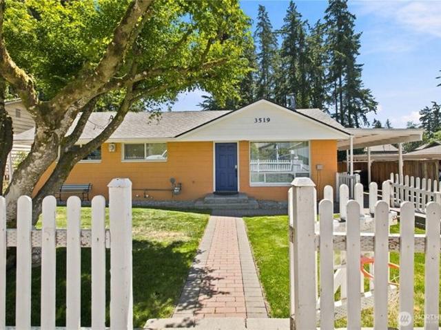 3519 NE 8th St, Renton, WA 98056