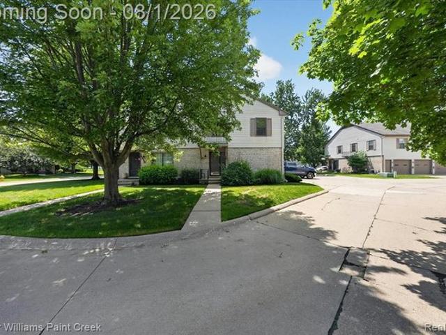35108 N Bay Cir, Harrison Township, MI 48045