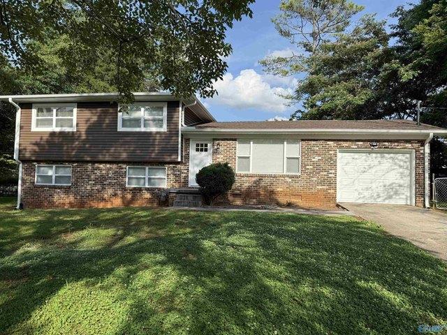 3510 Cable St NW, Huntsville, AL 35810