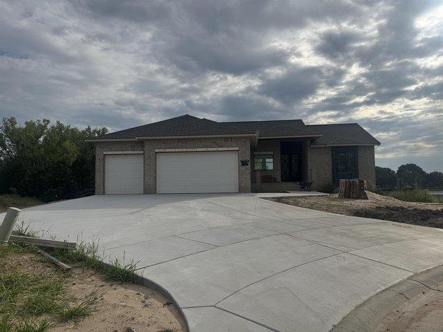 3510 S Bluelake Ct, Wichita, KS 67215