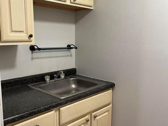 3512 Dodge Street Studio Apartment for Rent at 3512 Dodge St, Omaha, NE 68131 Gifford Park