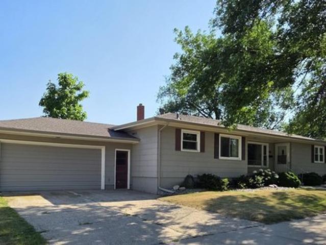 351 5th St NW, Valley City, ND 58072