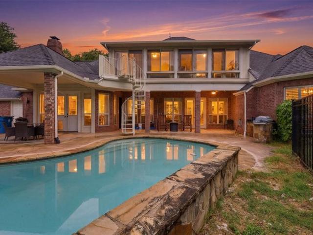 351 Cattlebaron Parc Dr, Fort Worth, TX 76108