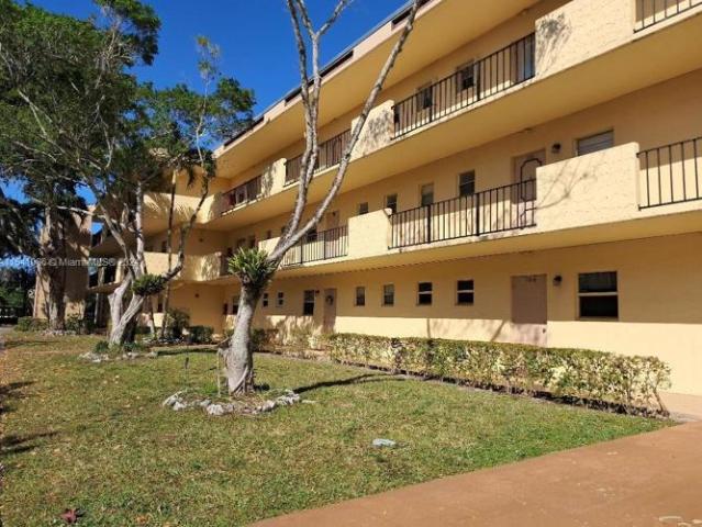 351 Cambridge Rd #106, Hollywood, FL 33024