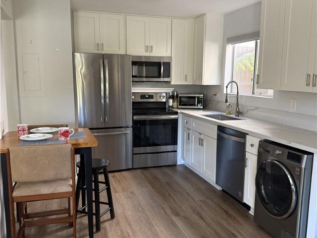 351 Chestnut Hill Ct, Unit 16, Thousand Oaks, CA 91360 | MLS #SR26076 | Compass
