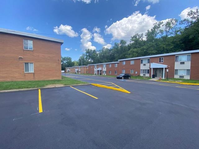 351 Creekside Apartments 2 Bedroom Apartment for Rent at 5265 5265 5297 E 126th Street, Garfield Heights, OH 44125 Garfield Heights