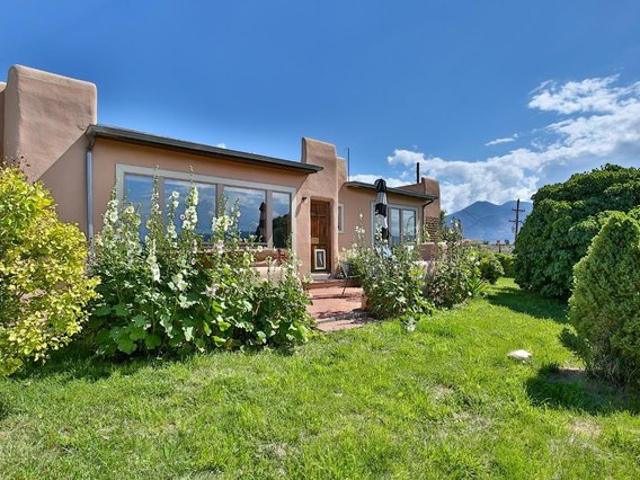 351 Blueberry Hill Rd, El Prado, NM 87529