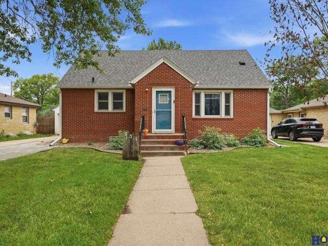 351 S 45th St, Lincoln, NE 68510