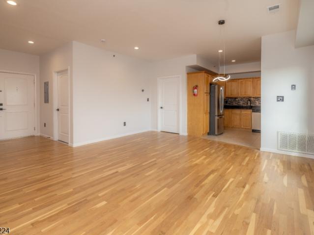 351 S Broad St # 403