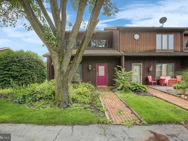 351 Stonegate Ct, Chambersburg, PA 17201