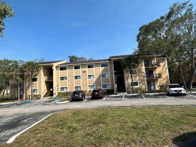 351 Palm Way S #305, Pembroke Pines, FL 33025