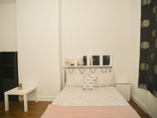 351 Prince Regent Lane, London E16, Room to rent, £851 pcm | PrimeLocation