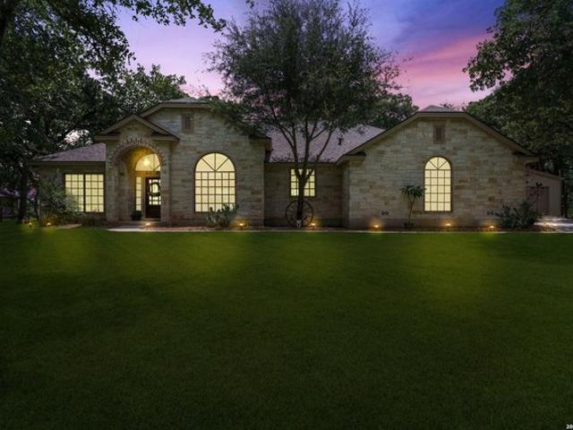 351 Rosewood Dr, La Vernia, TX 78121