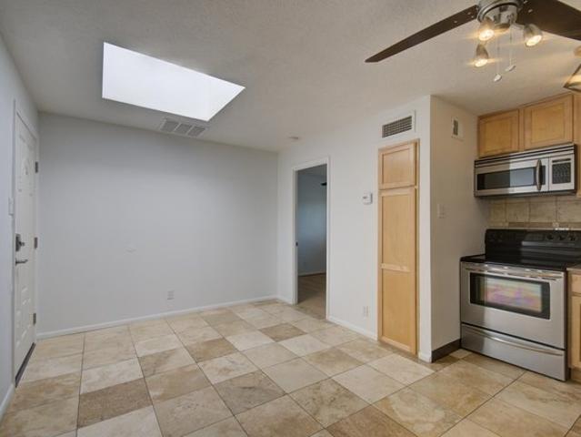 351 Washington St SE Apt 202, Albuquerque, NM 87108