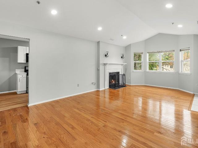 351 Ventnor Court