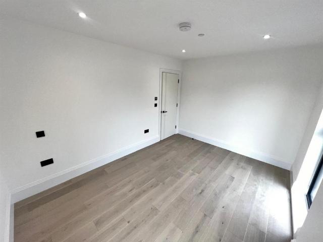 351a Rotherhithe Street, London 2 bed apartment to rent £2,400 pcm £554 pw