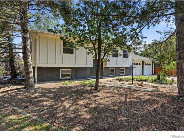 3525 Lakeview Circle