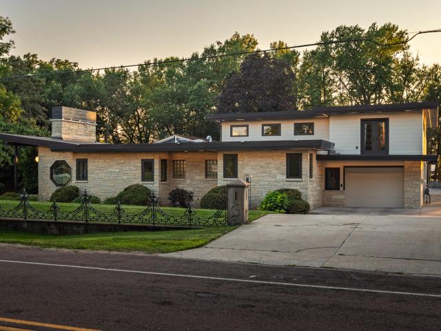 3525 Lakeshore Dr