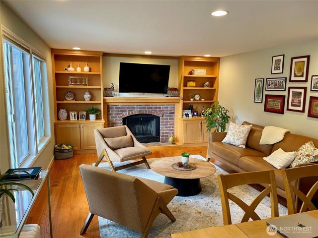3525 rd Avenue SE