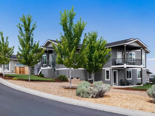 3525 SW Hillcrest Ct, Redmond, OR 97756