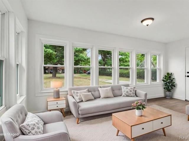 35263 Lewis St, Westland, MI 48185