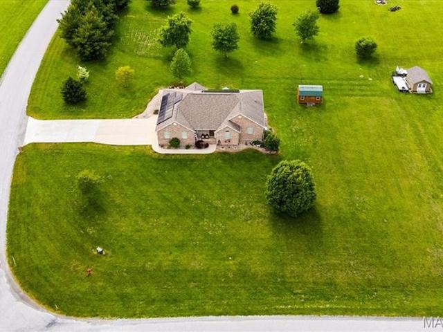 3527 Boomerang Dr, Marine, IL 62061