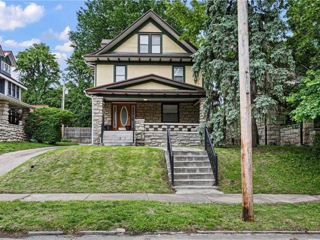 3527 Kenwood Ave, Kansas City, MO 64109