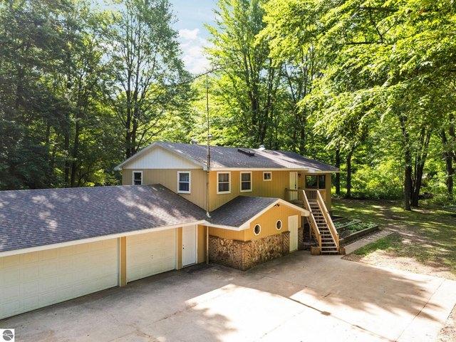 3527 S 31 Rd, Cadillac, MI 49601