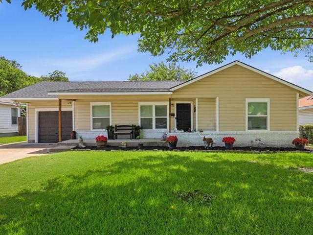 3528 Meadow Oaks Dr, Haltom City, TX 76117