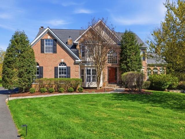 35290 Prestwick Ct, Round Hill, VA 20141