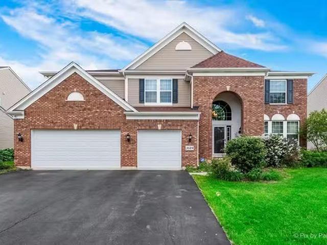3529 Chancery Ln, Carpentersville, IL 60110 Single Family Home.