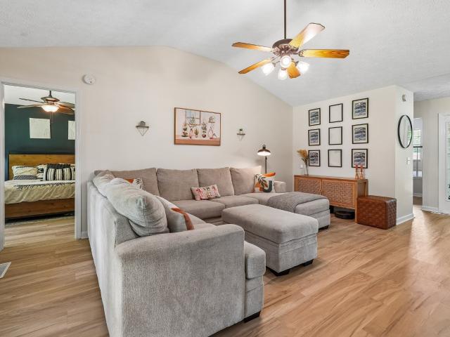 3529 Thornehill Dr