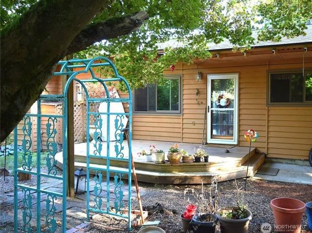 3520 NE 204th St, Lake Forest Park, WA 98155
