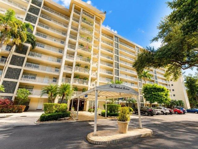 3520 Oaks Way Apt 402, Pompano Beach, FL 33069
