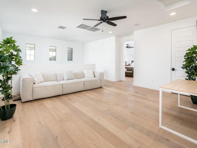 3520 E Crest Ln, Phoenix, AZ 85050 | MLS #7011