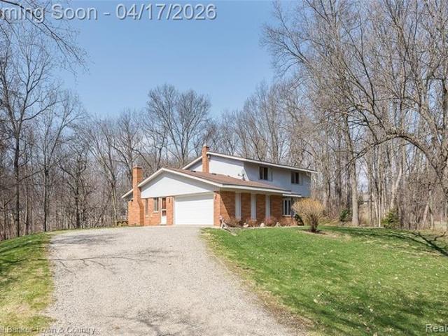 3520 S Hill Rd, Milford Vlg, MI 48381