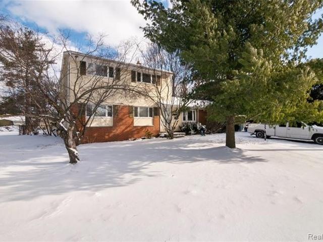 3520 Warringham Ave, Waterford Township, MI 48329