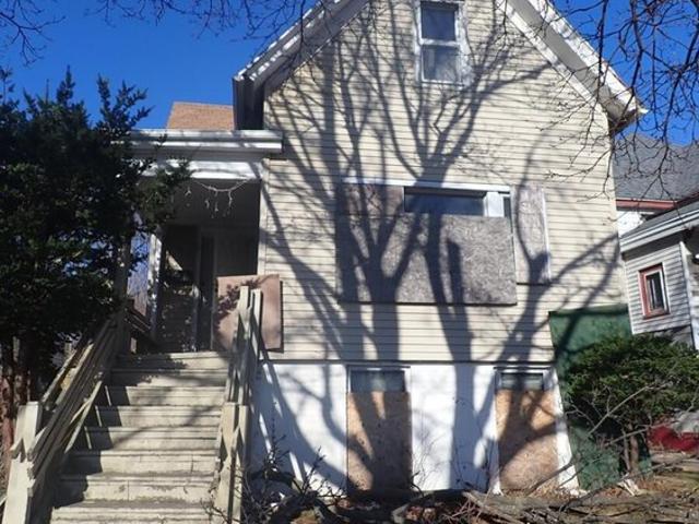 3521 N 8th St, Milwaukee, WI 53206