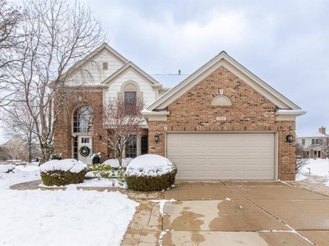 3521 E Pond Ln, Orion, MI 48359
