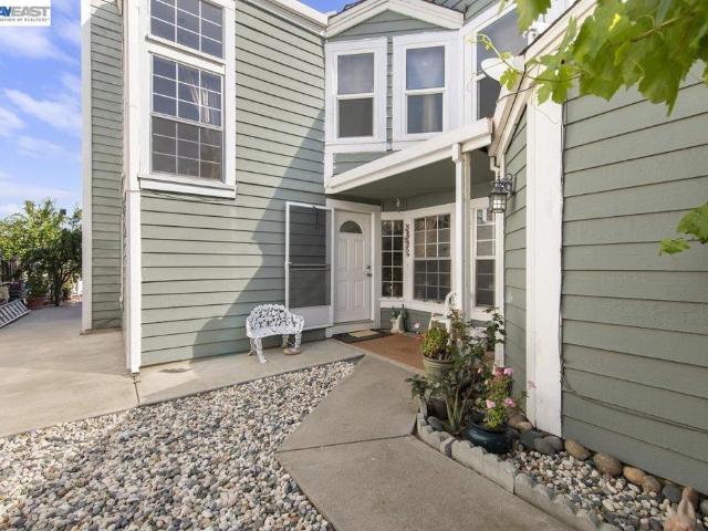 3521 Leafwood Cir