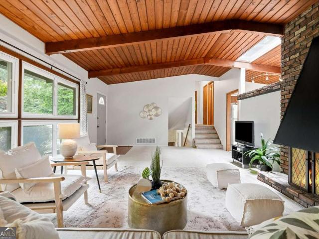 3522 Beachhill Drive