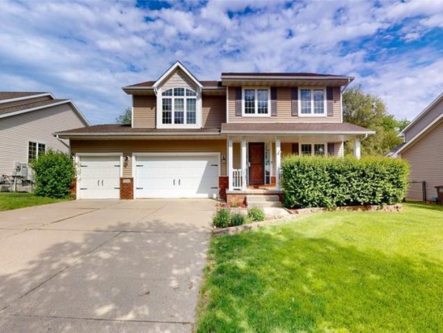 3523 Brook Run Dr, Des Moines, IA 50317
