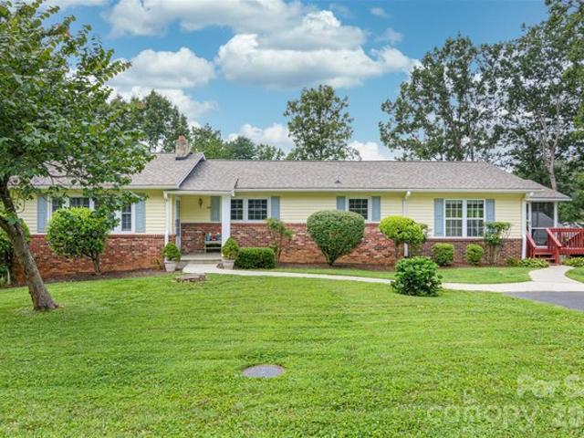 352 Cedar Ln, Arden, NC 28704