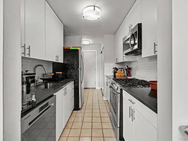 352 Central Park Avenue D11